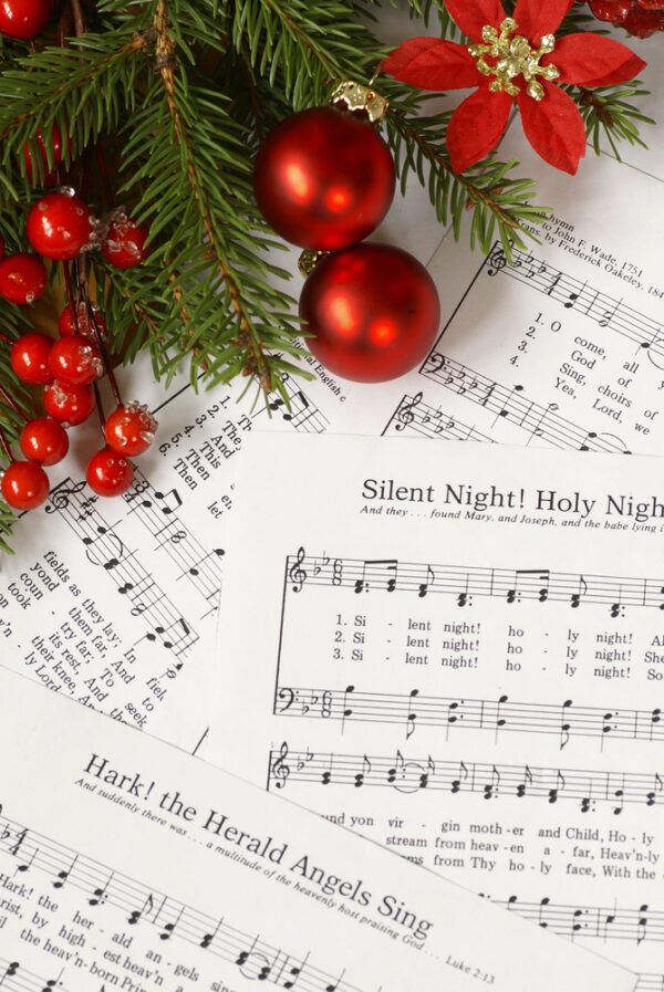 30 Vintage Christmas Decor Ideas to Add Nostalgic Charm to Your Home