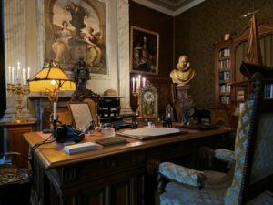22 Gothic Office Decor Ideas for a Dark and Dramatic Workspace