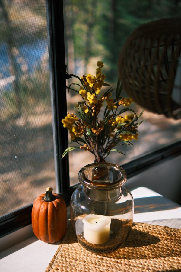 19 Fall Desk Decor Ideas for Cozy Autumn Vibes in Your Workspace