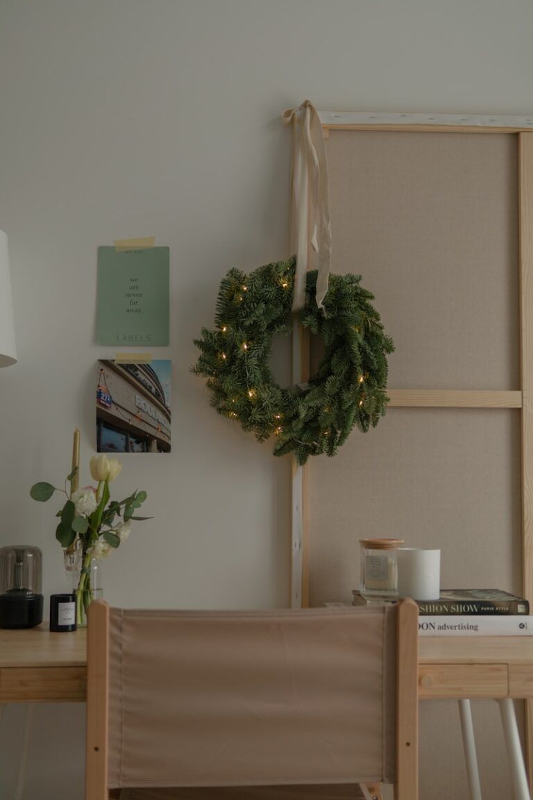 27 Holiday Office Decor Ideas to Bring Festive Cheer to Your Workplace