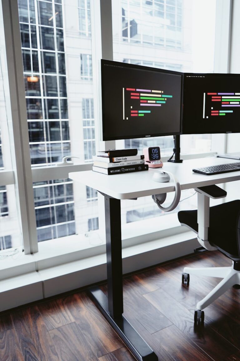 30 Minimal Desk Setup Ideas For a Serene Home Office