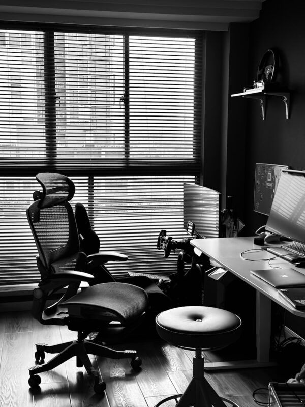 Dark Office Aesthetic Ideas That Inspire Creativity and Focus