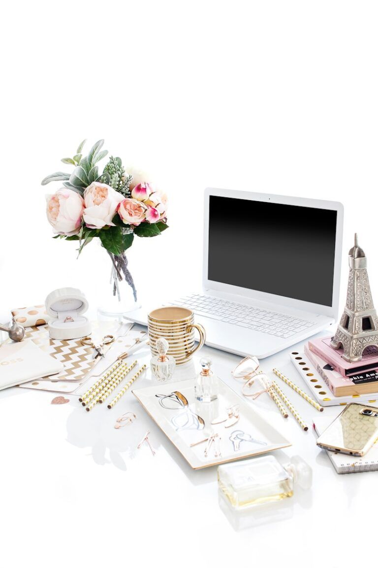 30 Stunning Glam Office Decor Ideas to Make Your Space Shine
